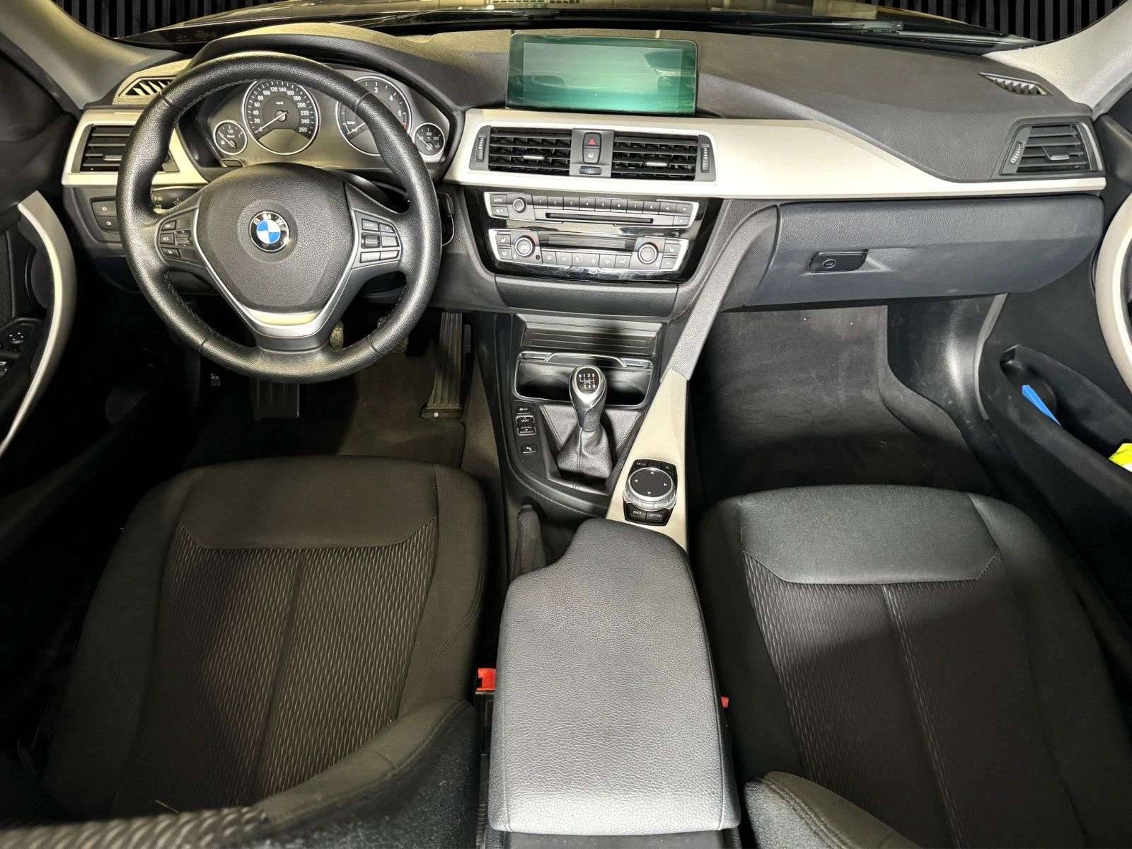 En venta: BMW 318d (2015) offered for 17.950