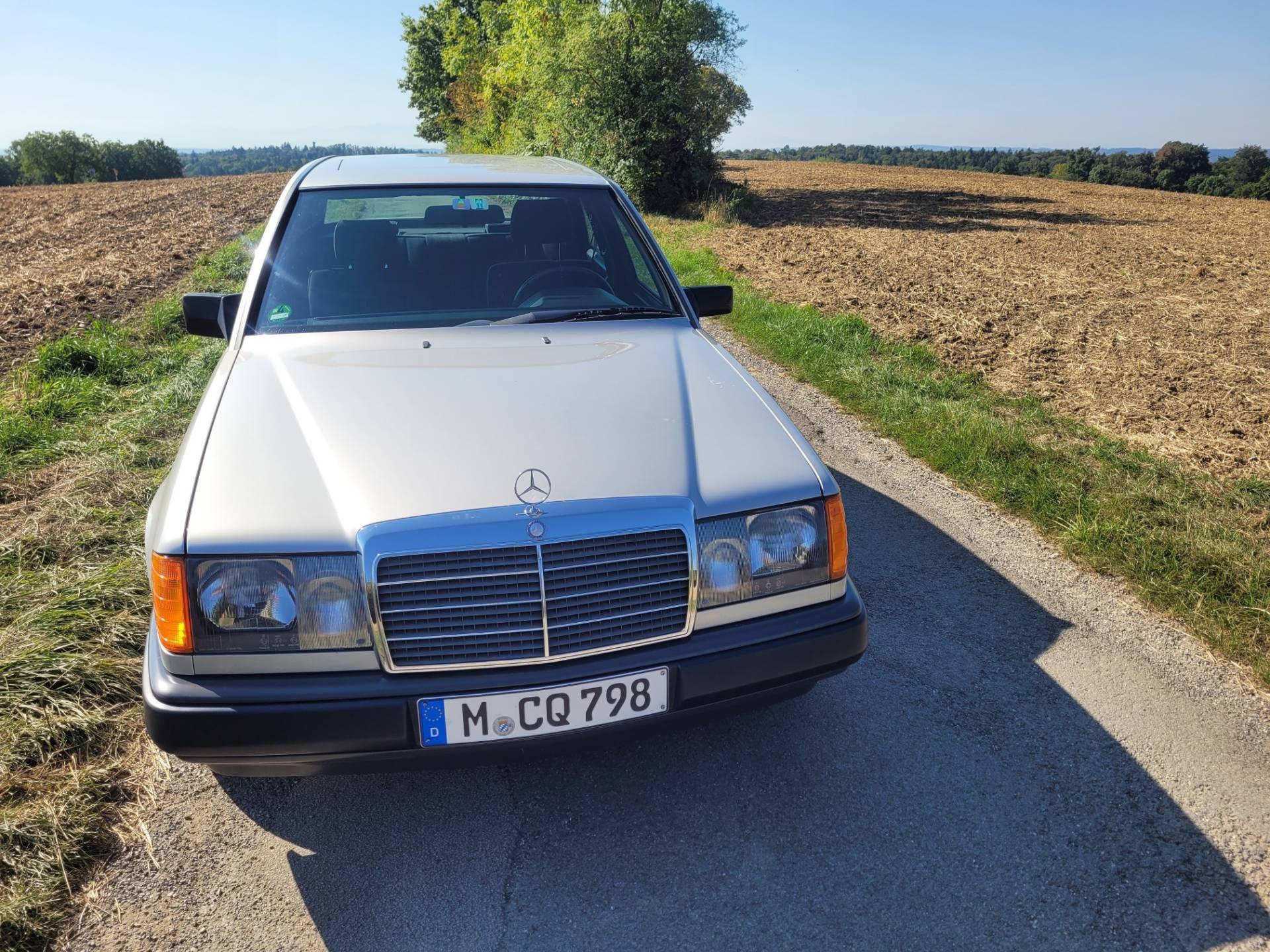 For Sale: Mercedes-Benz 260 E (1988) offered for £8,209