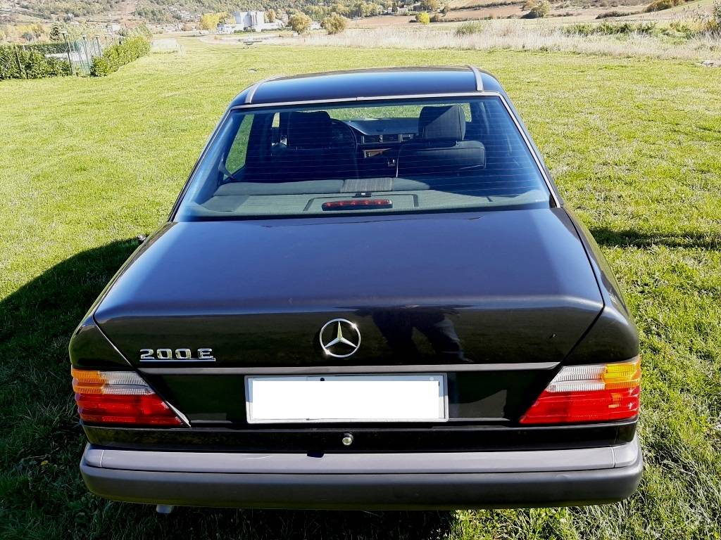 For Sale: Mercedes-Benz 200 E (1989) offered for GBP 5,188