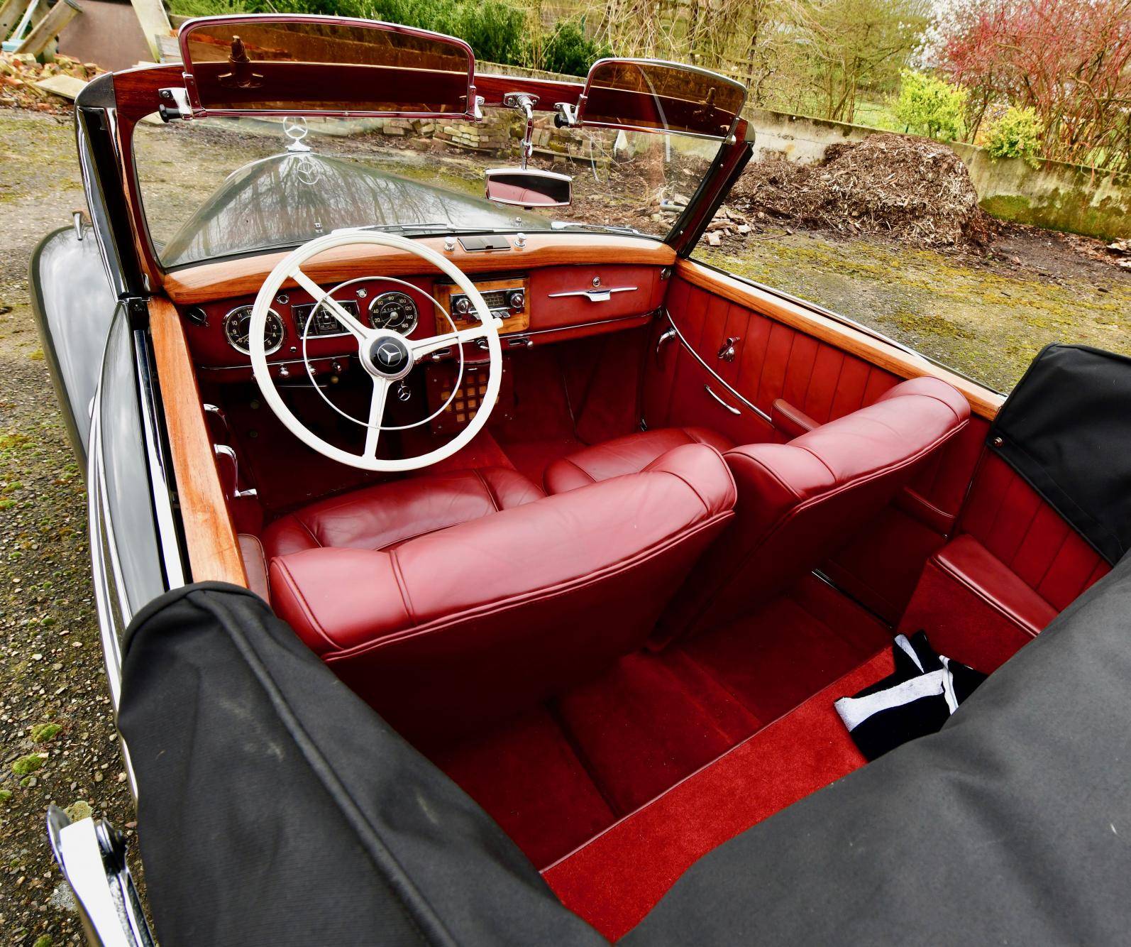 Mercedes-Benz 220 W 187 Oldtimer kaufen - Classic Trader