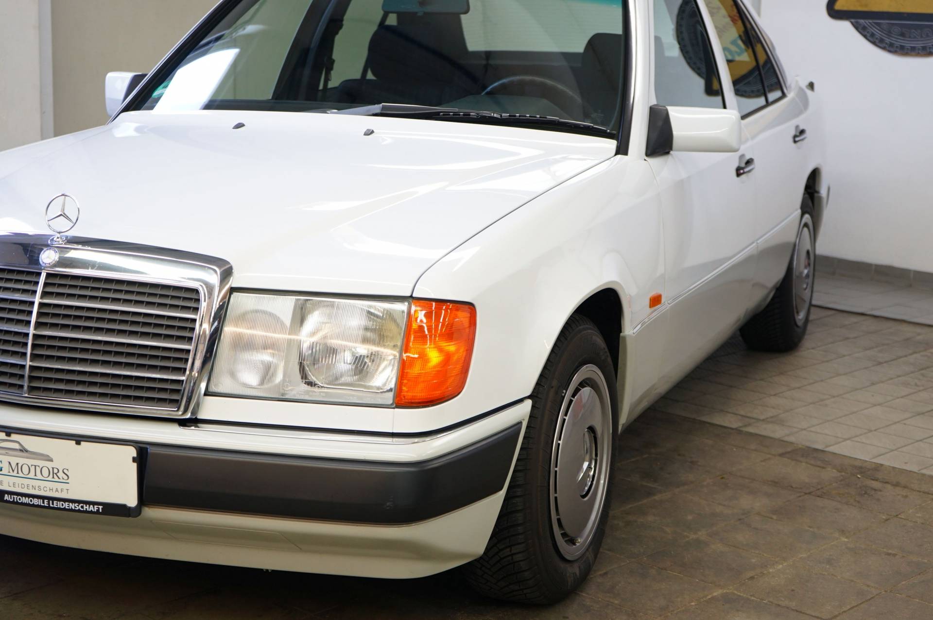 En Venta: Mercedes-Benz 200 E (1990) ofrecido por 18.880 EUR