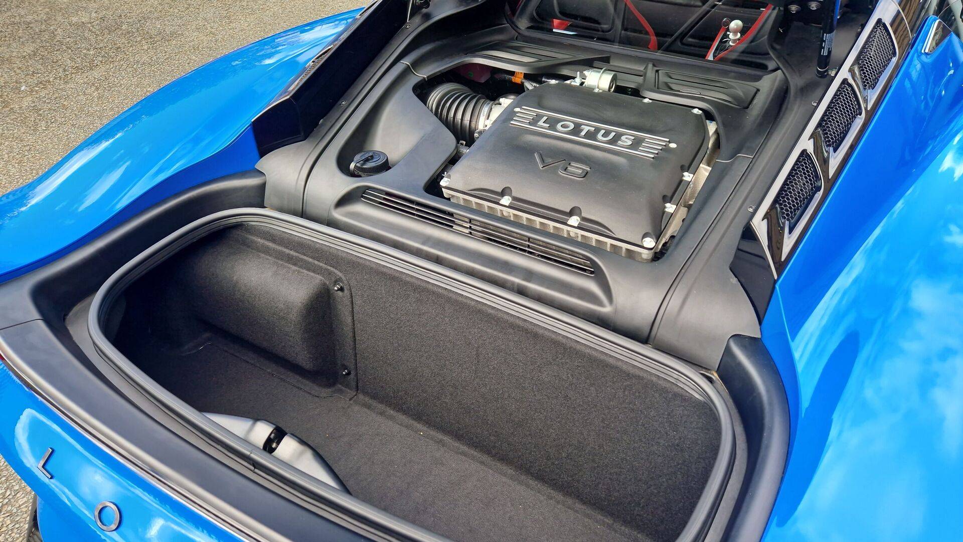 En venta: Lotus Emira "First Edition" (2023) offered for 101.846