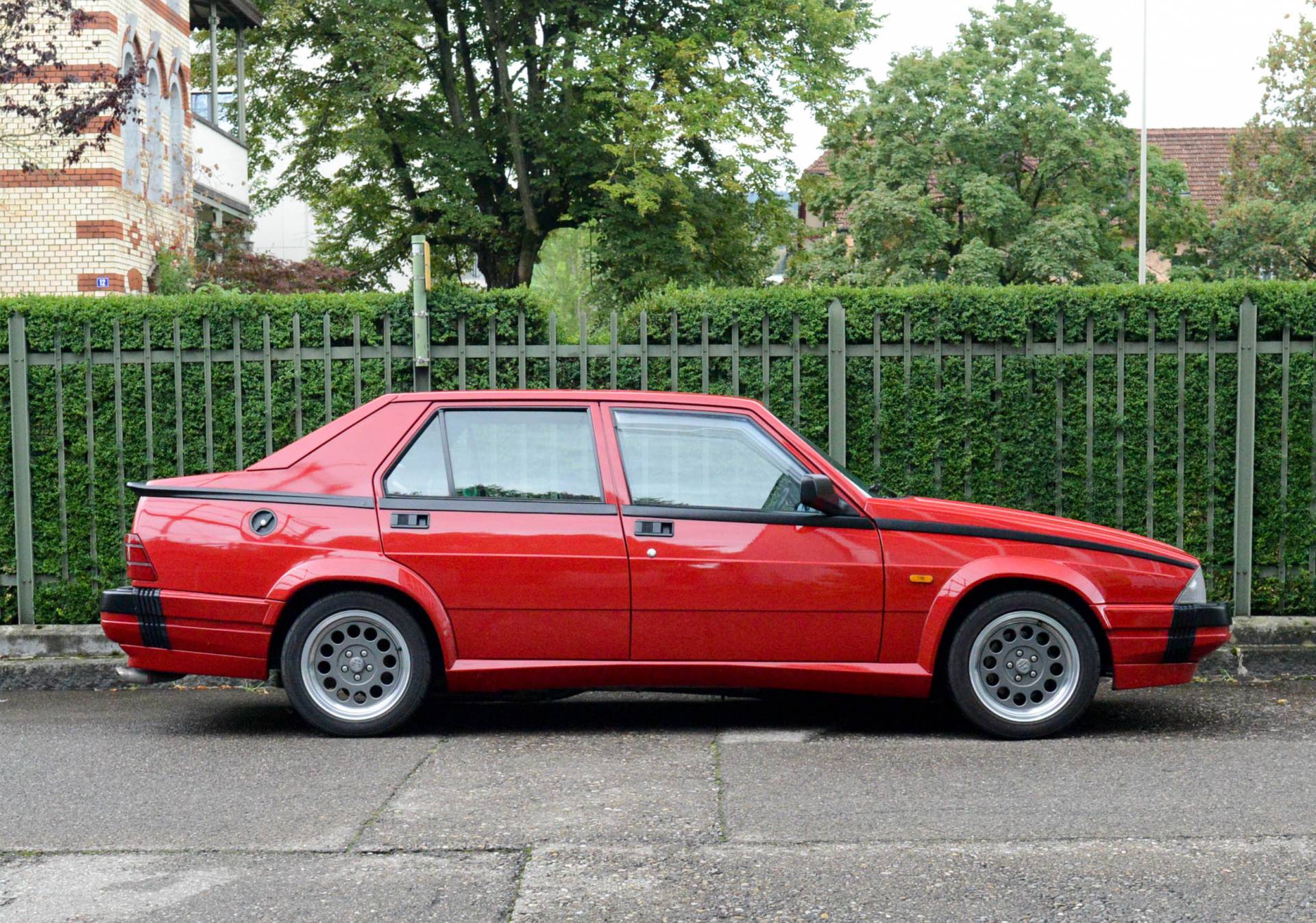 For Sale: Alfa Romeo 75 3.0 V6 America (1988) offered for AUD 37,291