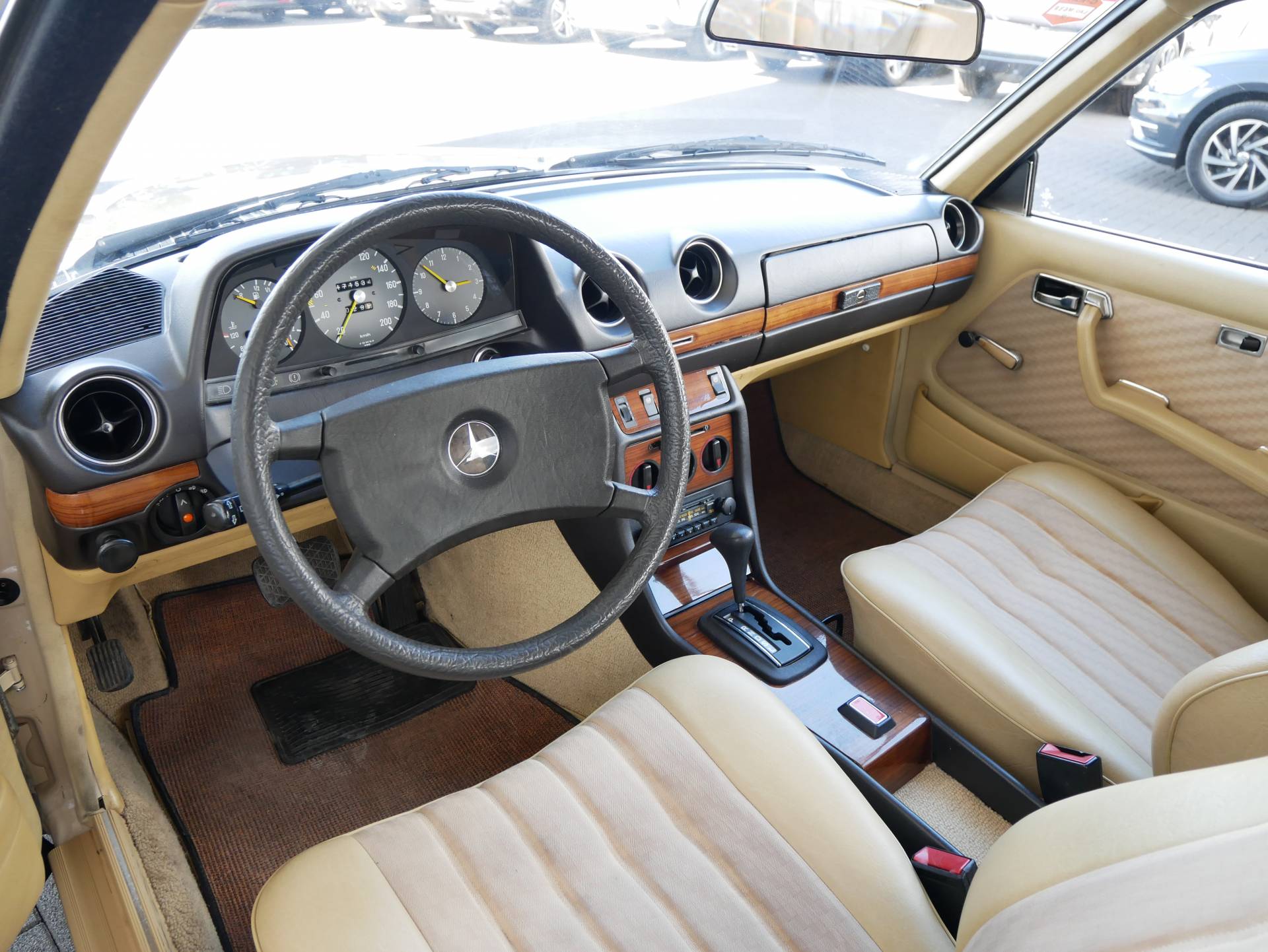 En Venta: Mercedes-Benz 230 C (1979) ofrecido por 11.990 EUR