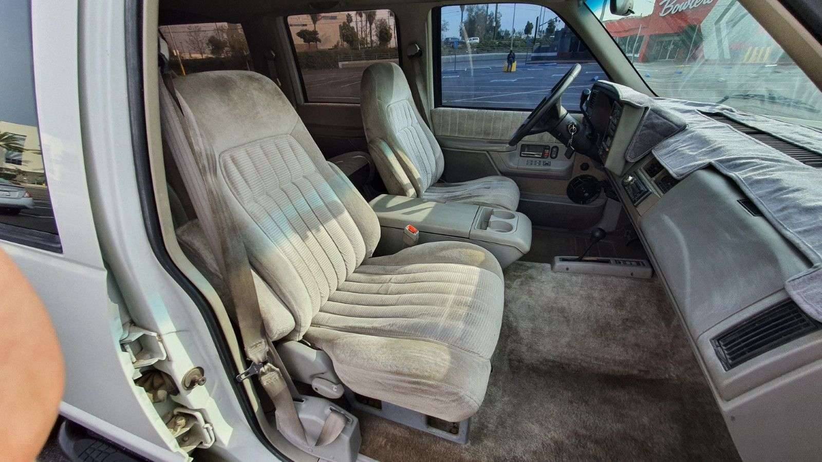 For Sale: Chevrolet Suburban (1993) offered for GBP 12,927