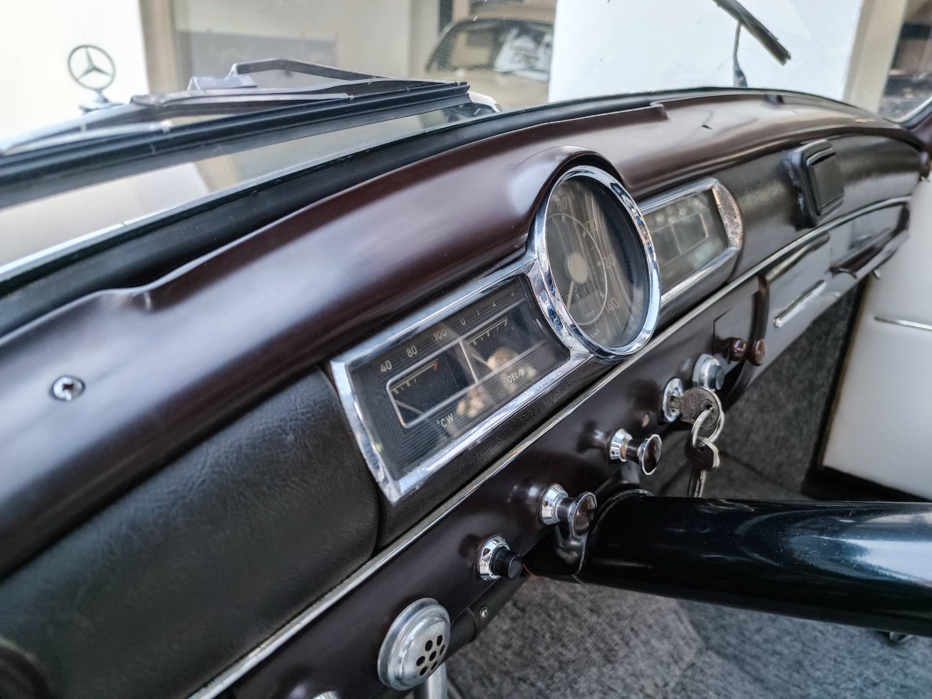 En Venta: Mercedes-Benz 180 DC (1962) ofrecido por 15.500 EUR