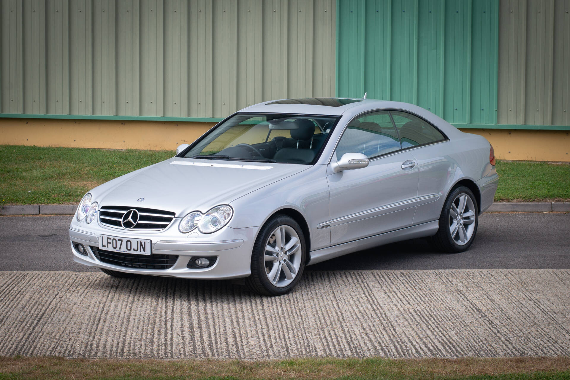 For Sale: Mercedes-Benz CLK 350 (2007) offered for £12,995