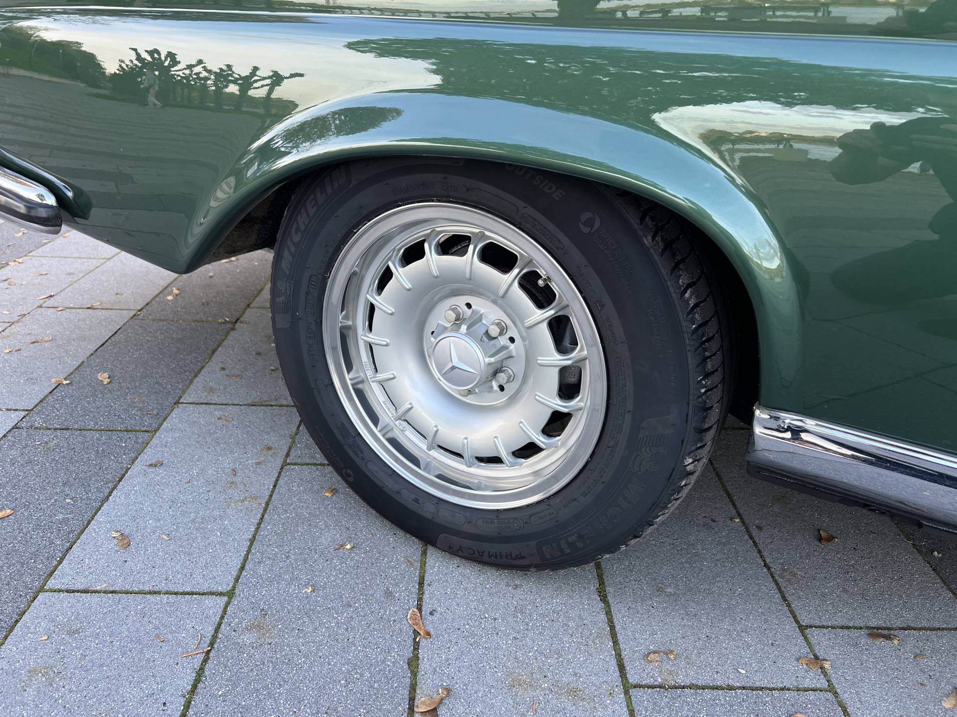 For Sale: Mercedes-Benz 280 SE 3,5 (1969) offered for GBP 103,207