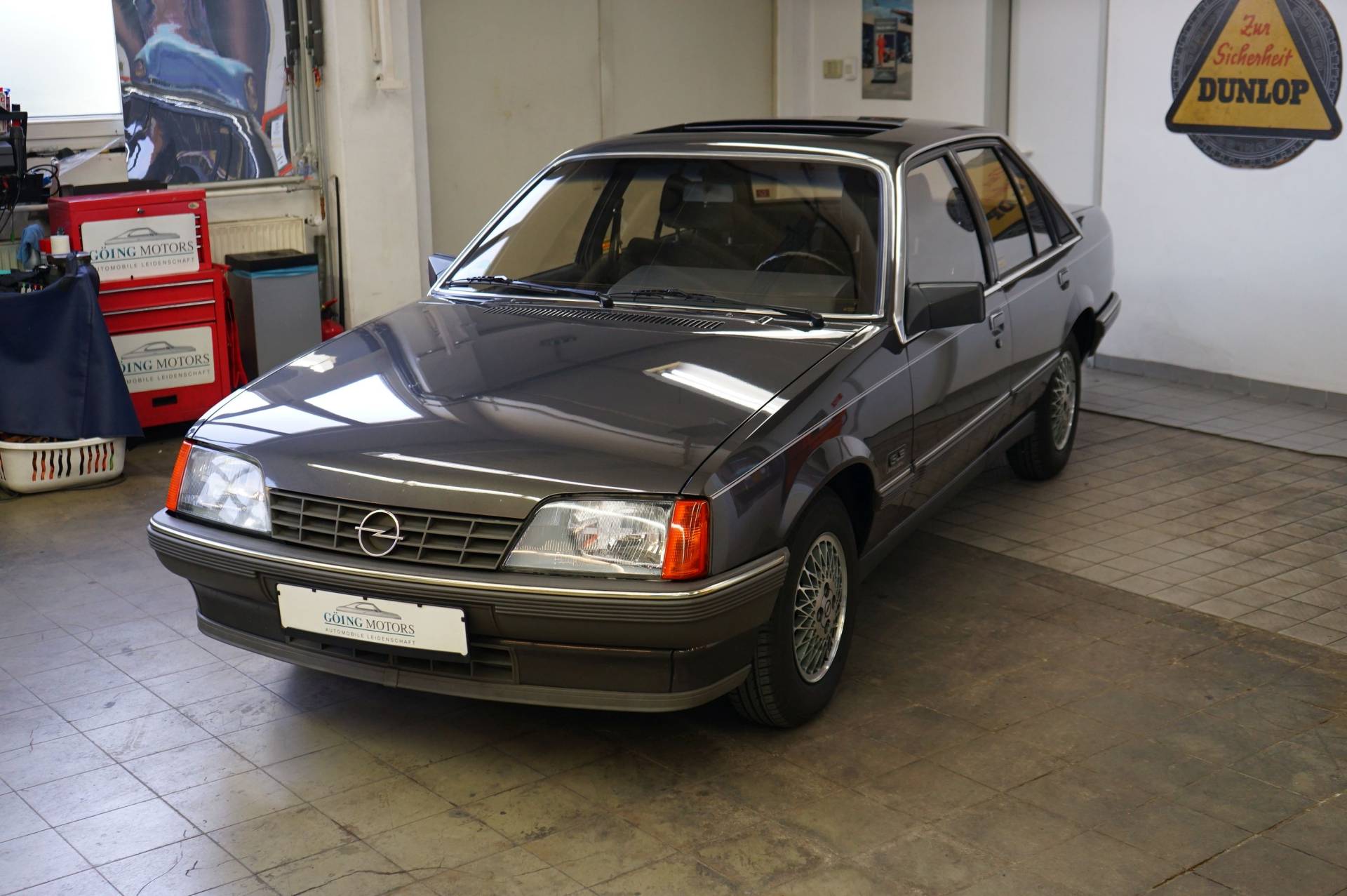 En venta: Opel Rekord 1,8i (1986) offered for 8260