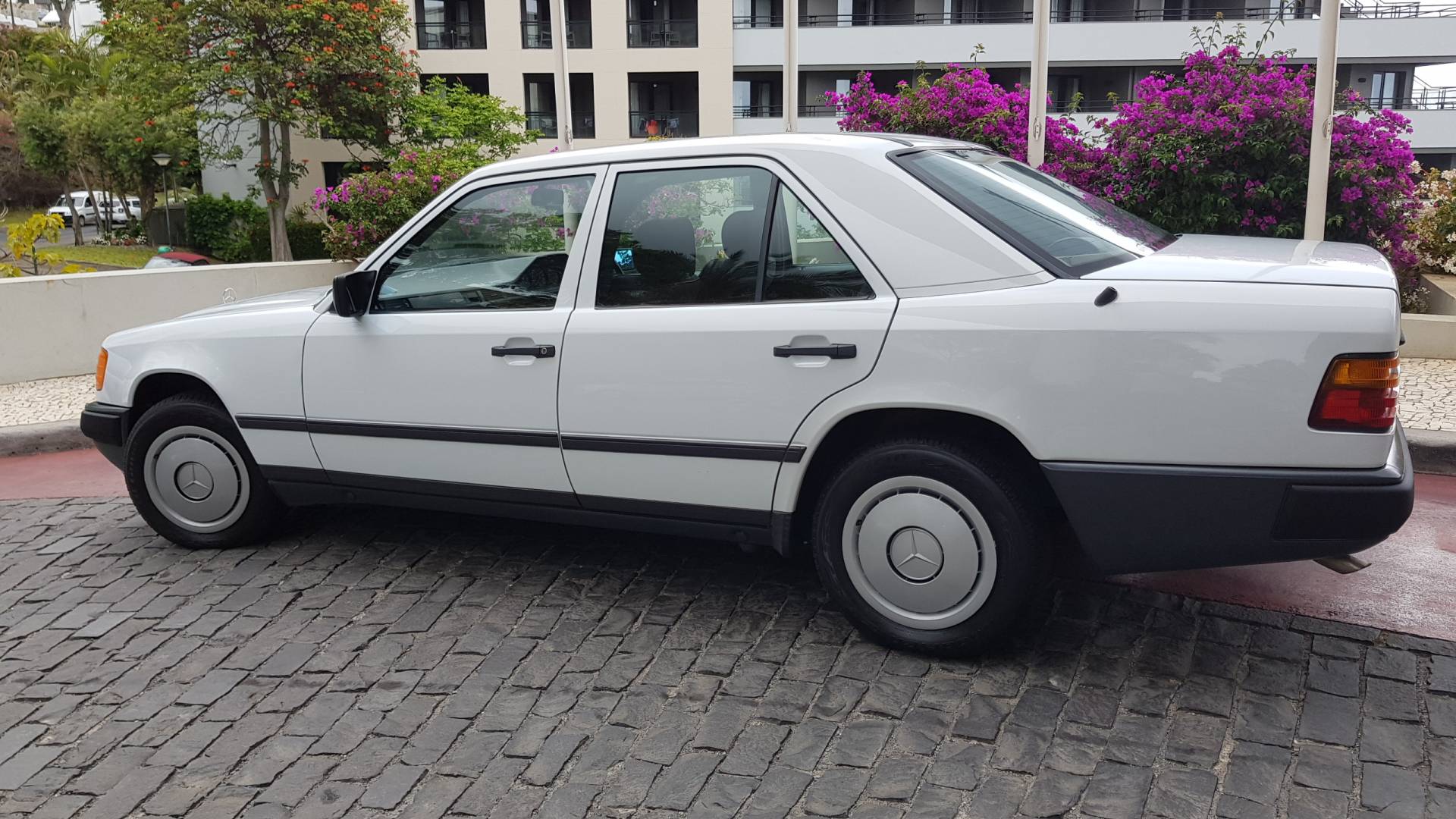 For Sale: Mercedes-Benz 200 E (1991) offered for GBP 6,900