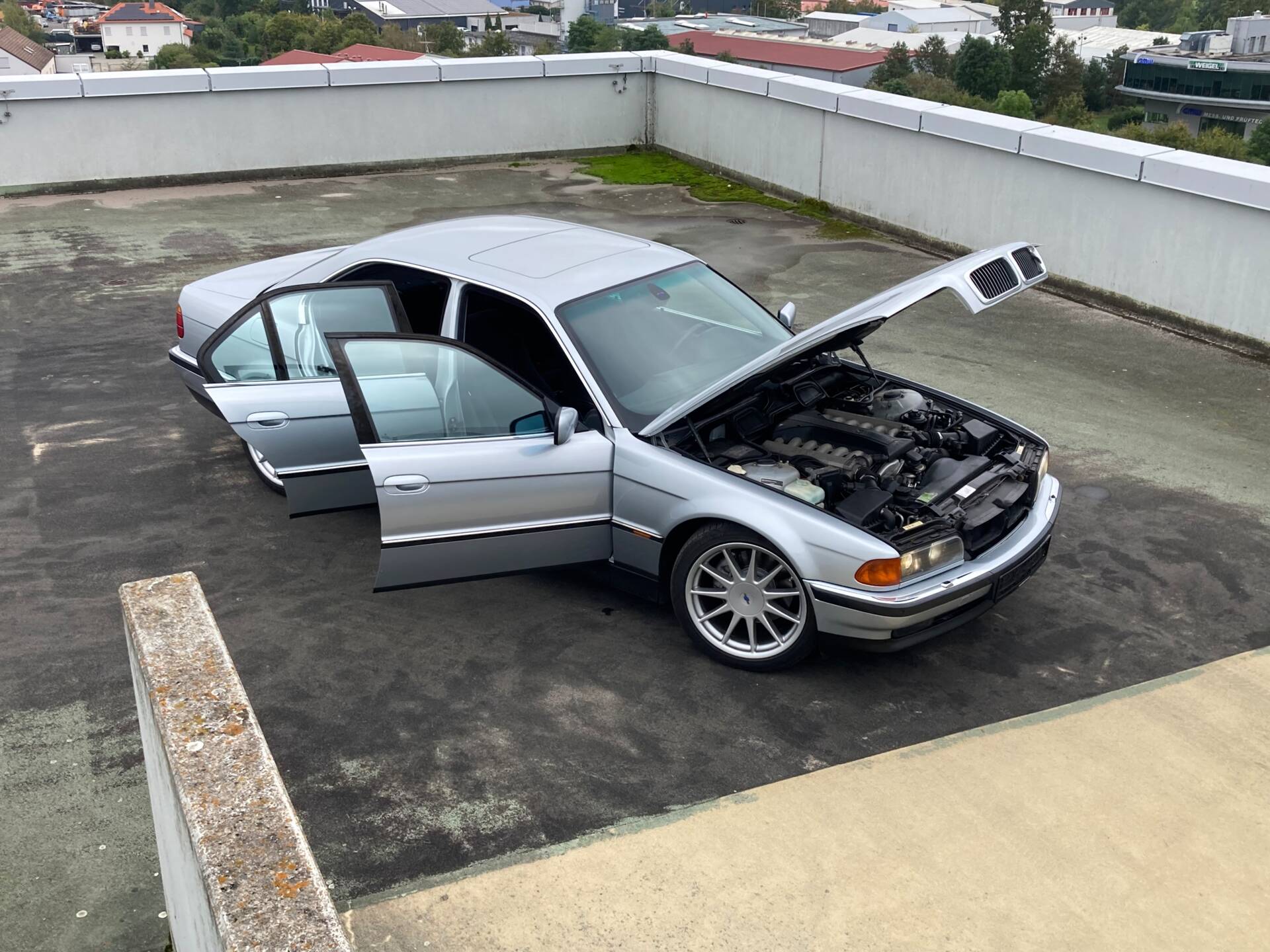 For Sale: BMW 750i (1997) offered for $38,691