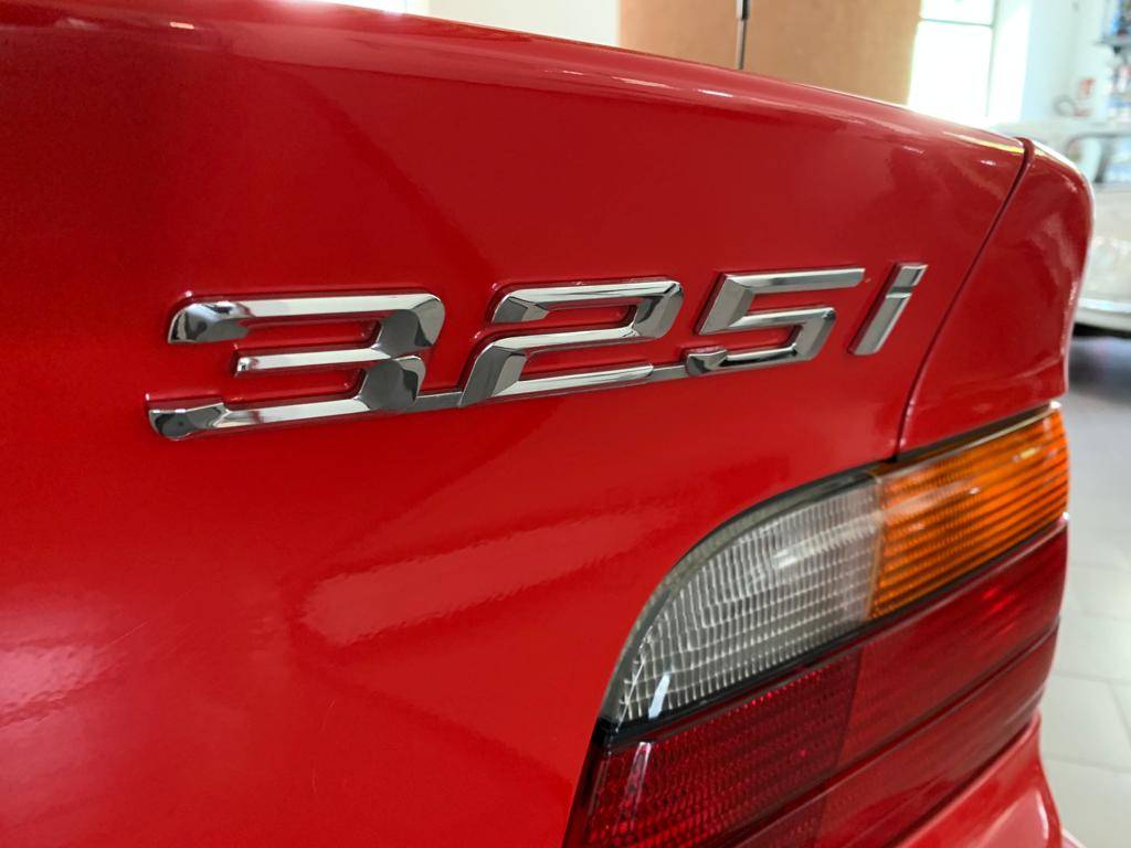 For Sale: BMW 325i (1993) offered for £12,873