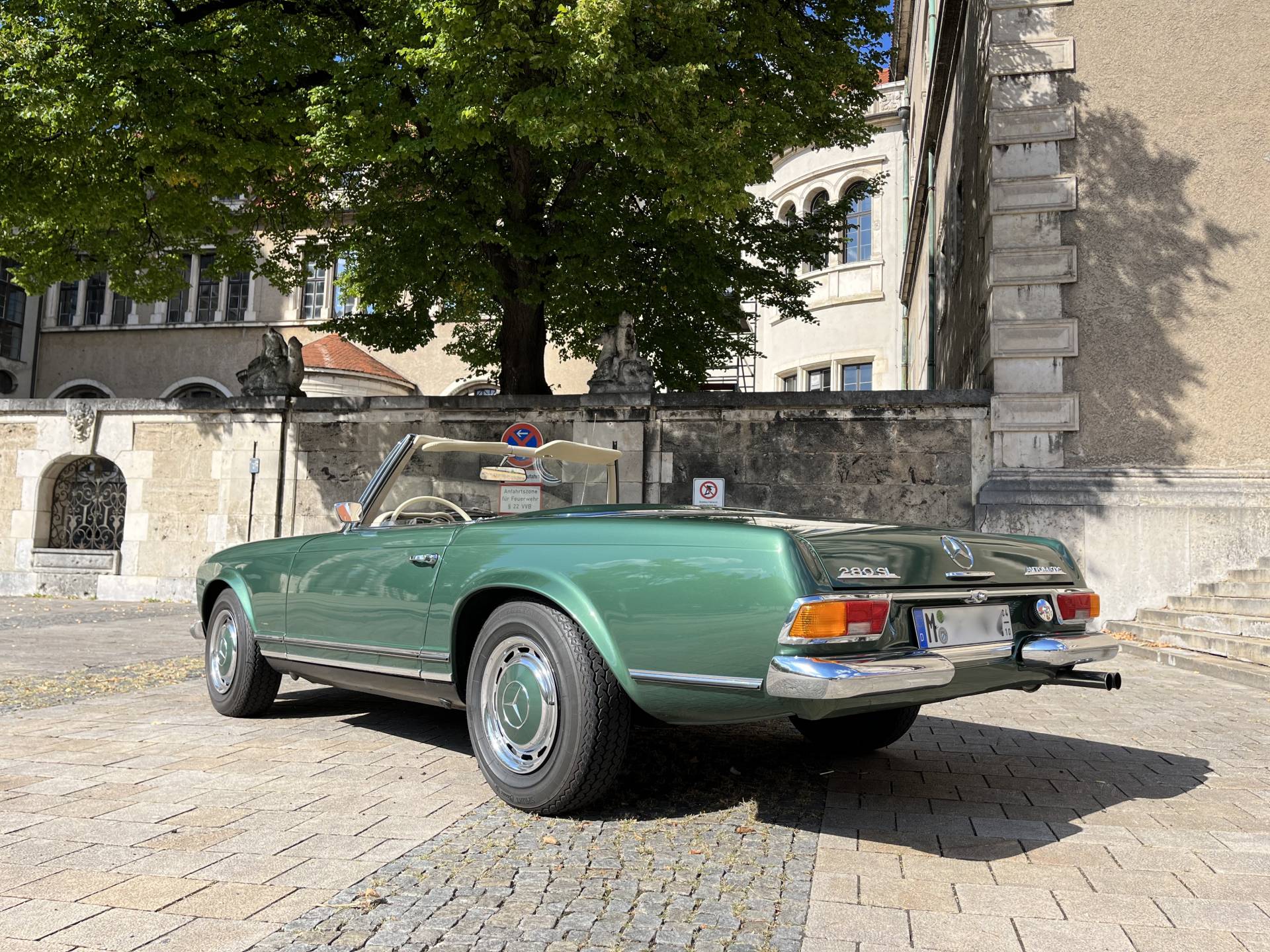 For Sale: Mercedes-Benz 280 SL (1969) offered for AUD 191,027