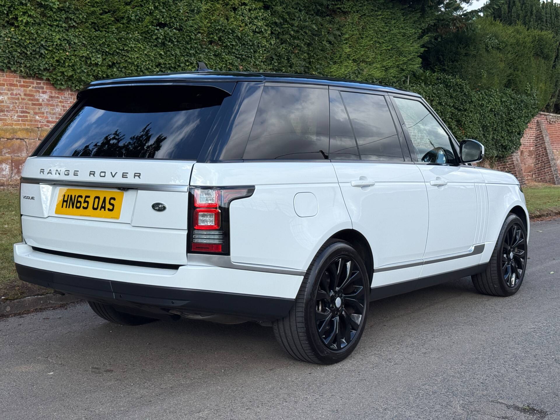For Sale: Land Rover Range Rover Vogue TDV6 (2015) offered for $38,754