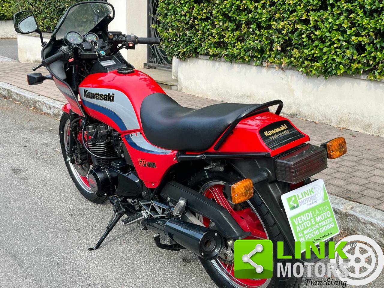 En venta: Kawasaki GPz 550 (1984) offered for 2900