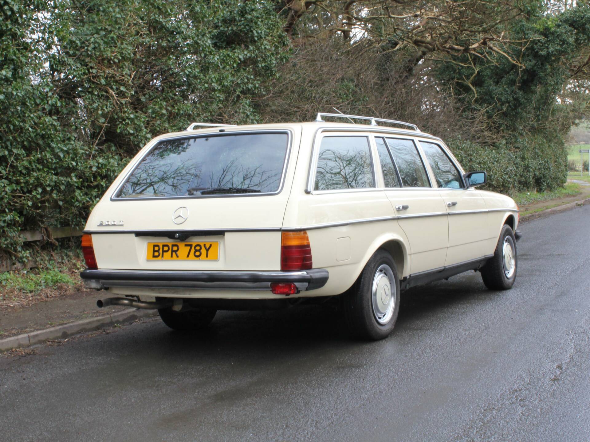 Mercedes-Benz 200 T (1983) in vendita a 16.312