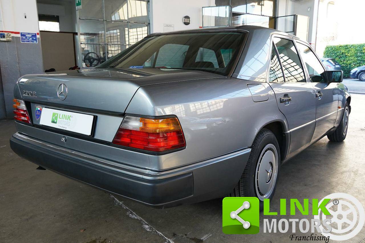 For Sale: Mercedes-Benz 200 E (1989) offered for £5,695