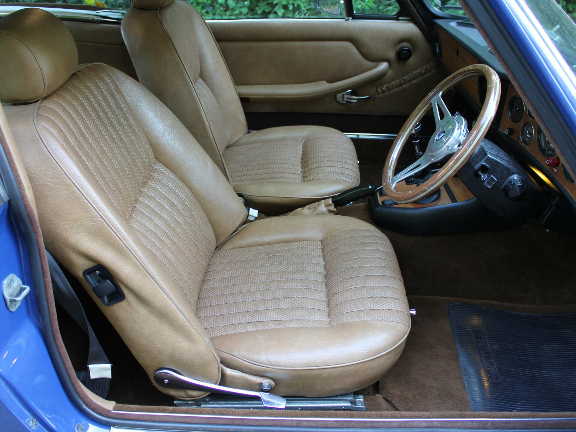 For Sale: Triumph Stag (1976) offered for $52,093