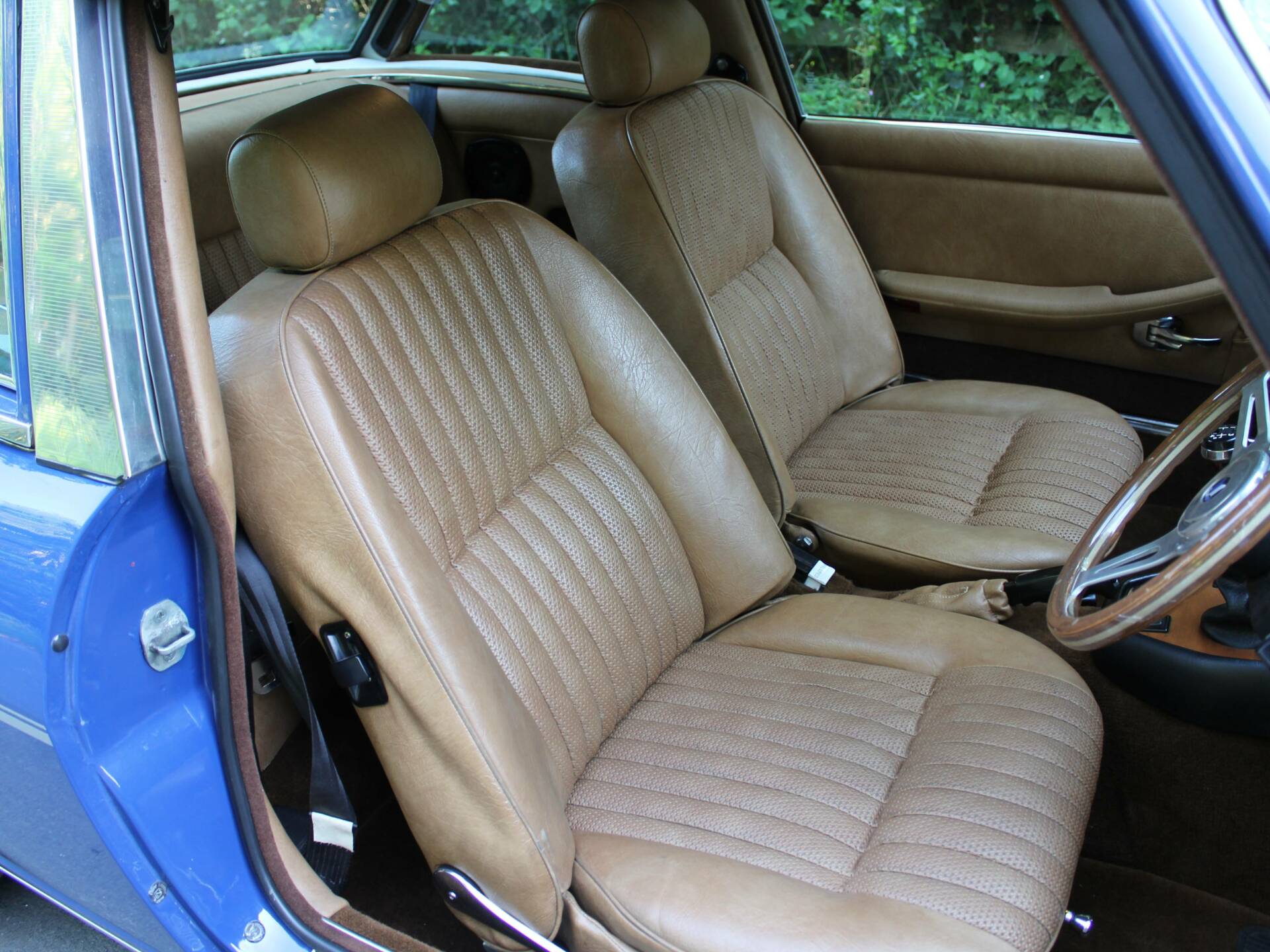 For Sale: Triumph Stag (1976) offered for $52,093
