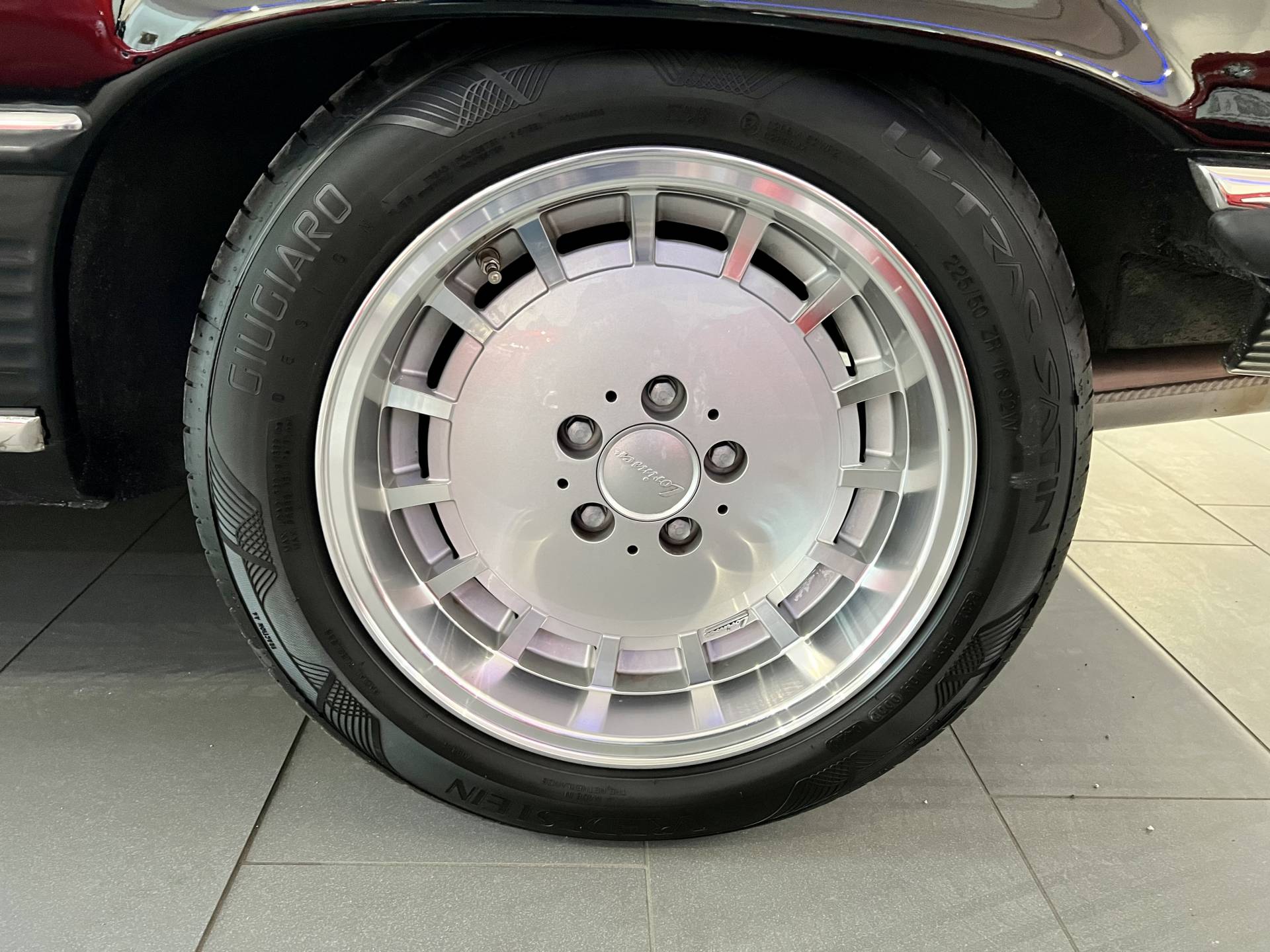 For Sale: Mercedes-Benz 560 SL (1989) offered for GBP 53,029