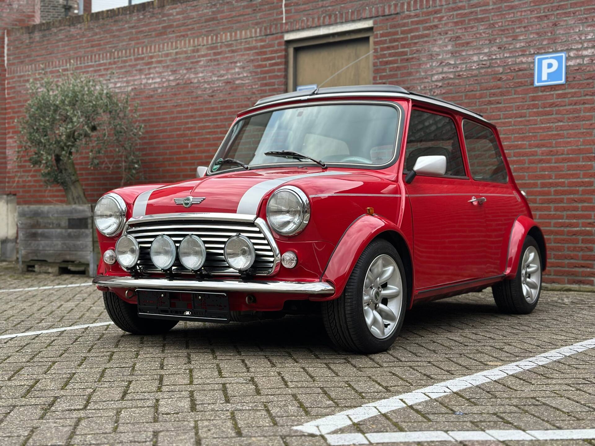 For Sale: Mini Cooper 1.3i MPI (2000) offered for £27,451