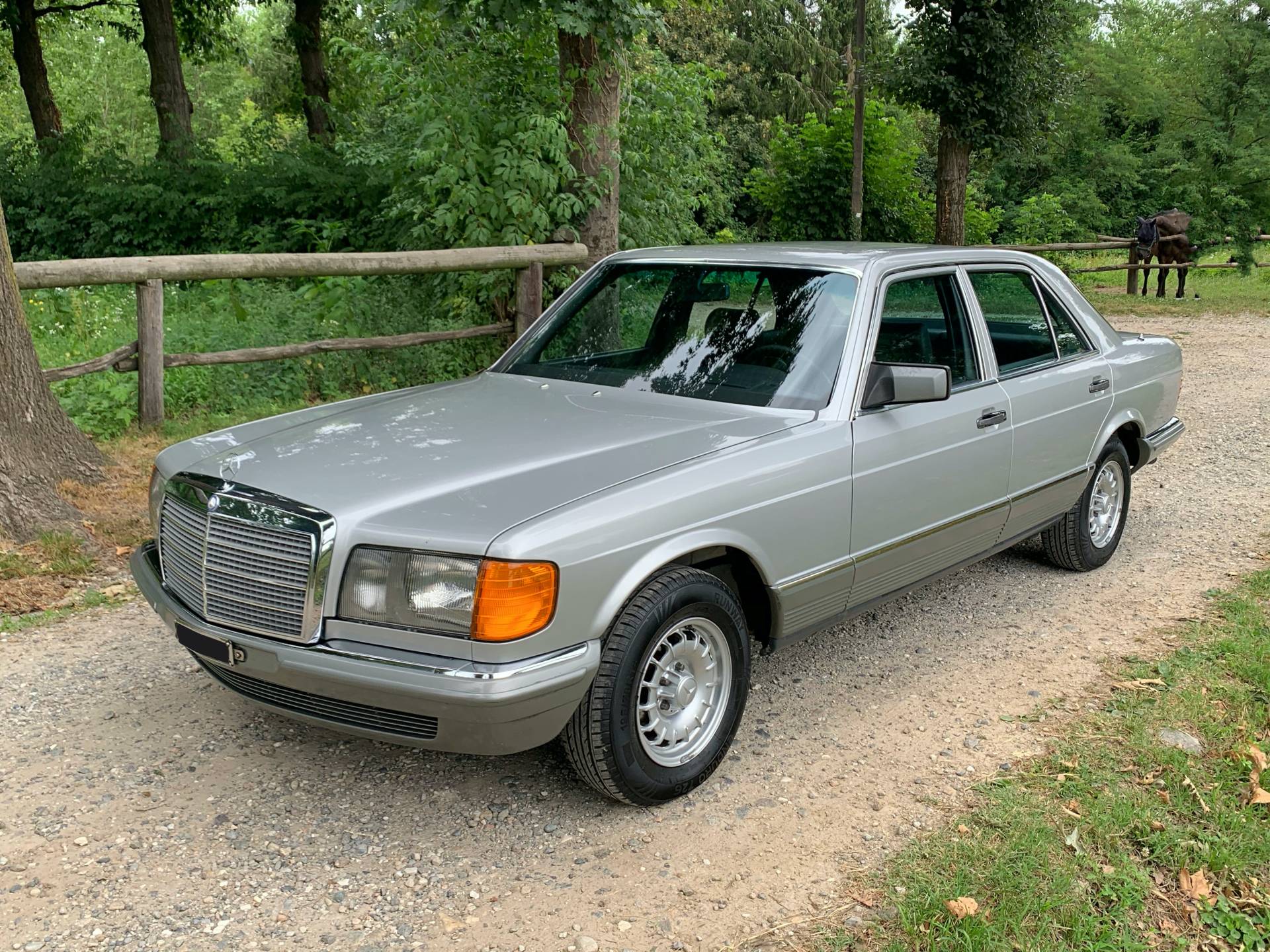 For Sale: Mercedes-Benz 280 SE (1984) offered for AUD 19,493
