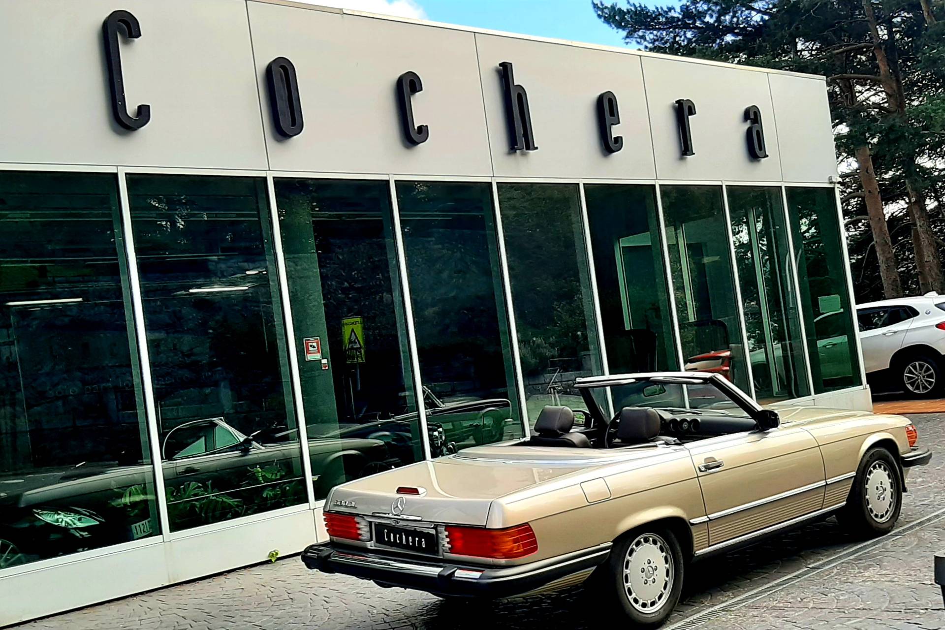 For Sale: Mercedes-Benz 560 SL (1989) offered for £47,670