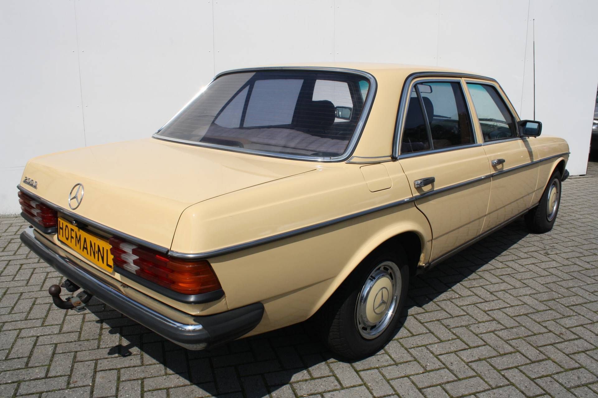 For Sale: Mercedes-Benz 200 D (1981) offered for £7,626