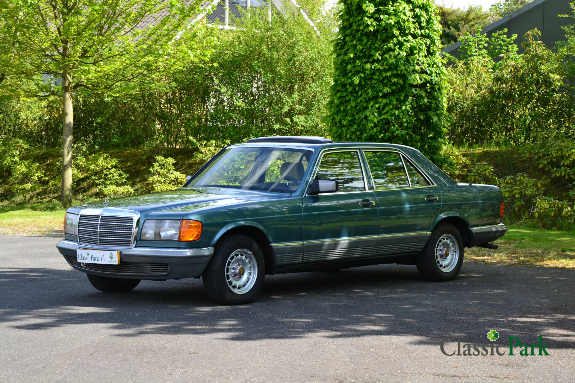 For Sale: Mercedes-Benz 280 SE (1983) offered for €4,500