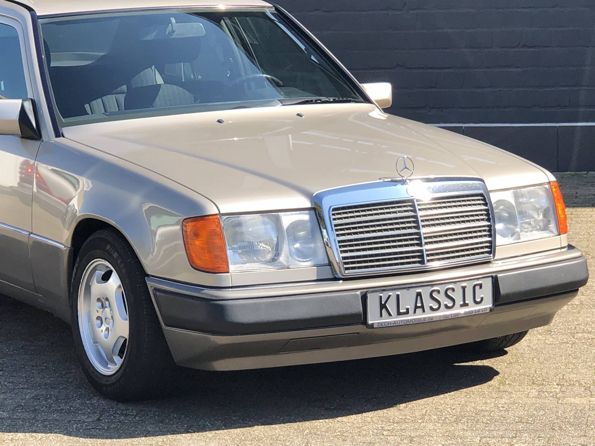 Mercedes-Benz E-Klasse Oldtimer kaufen - Classic Trader
