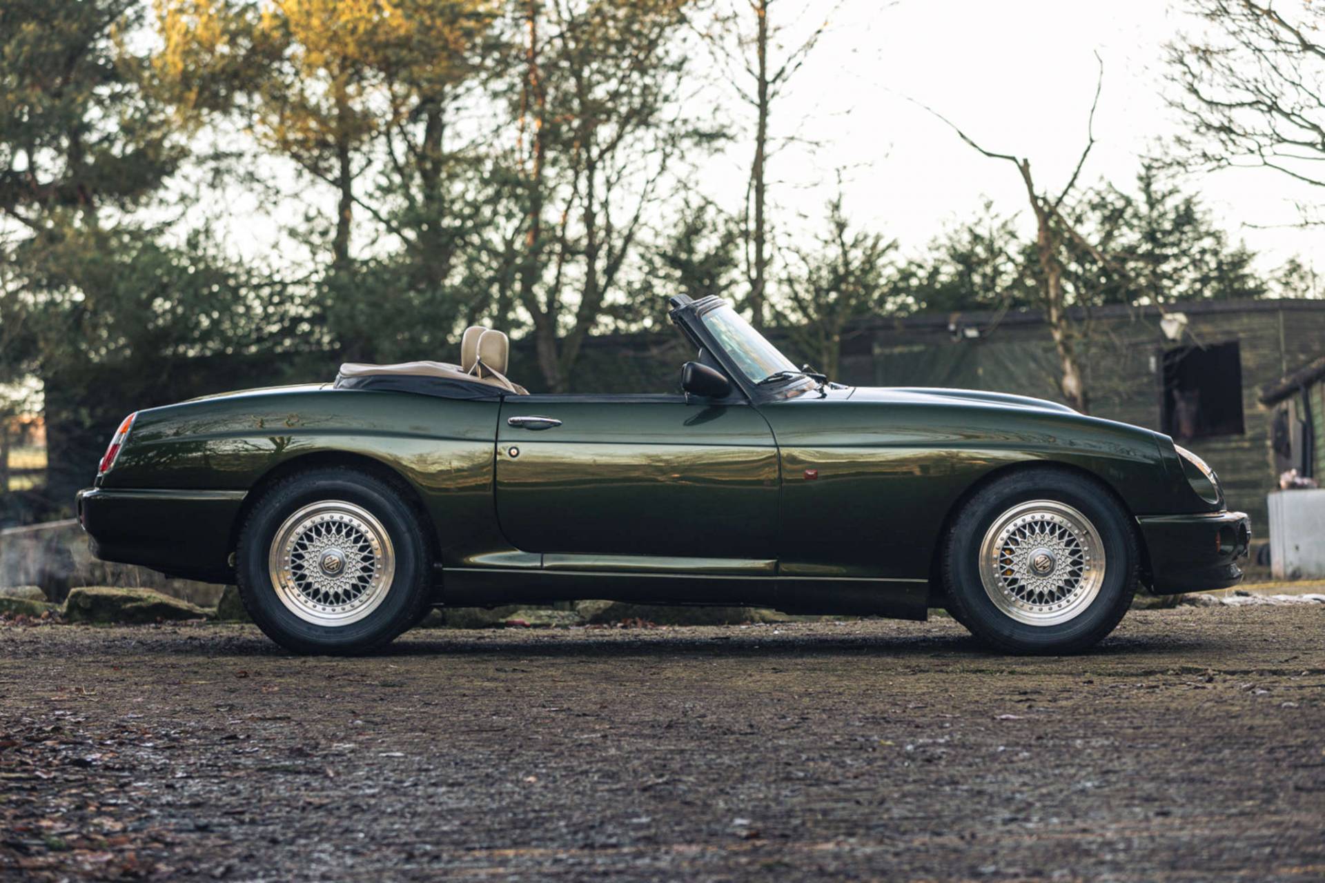 MG RV8 (1999) kopen - Classic Trader