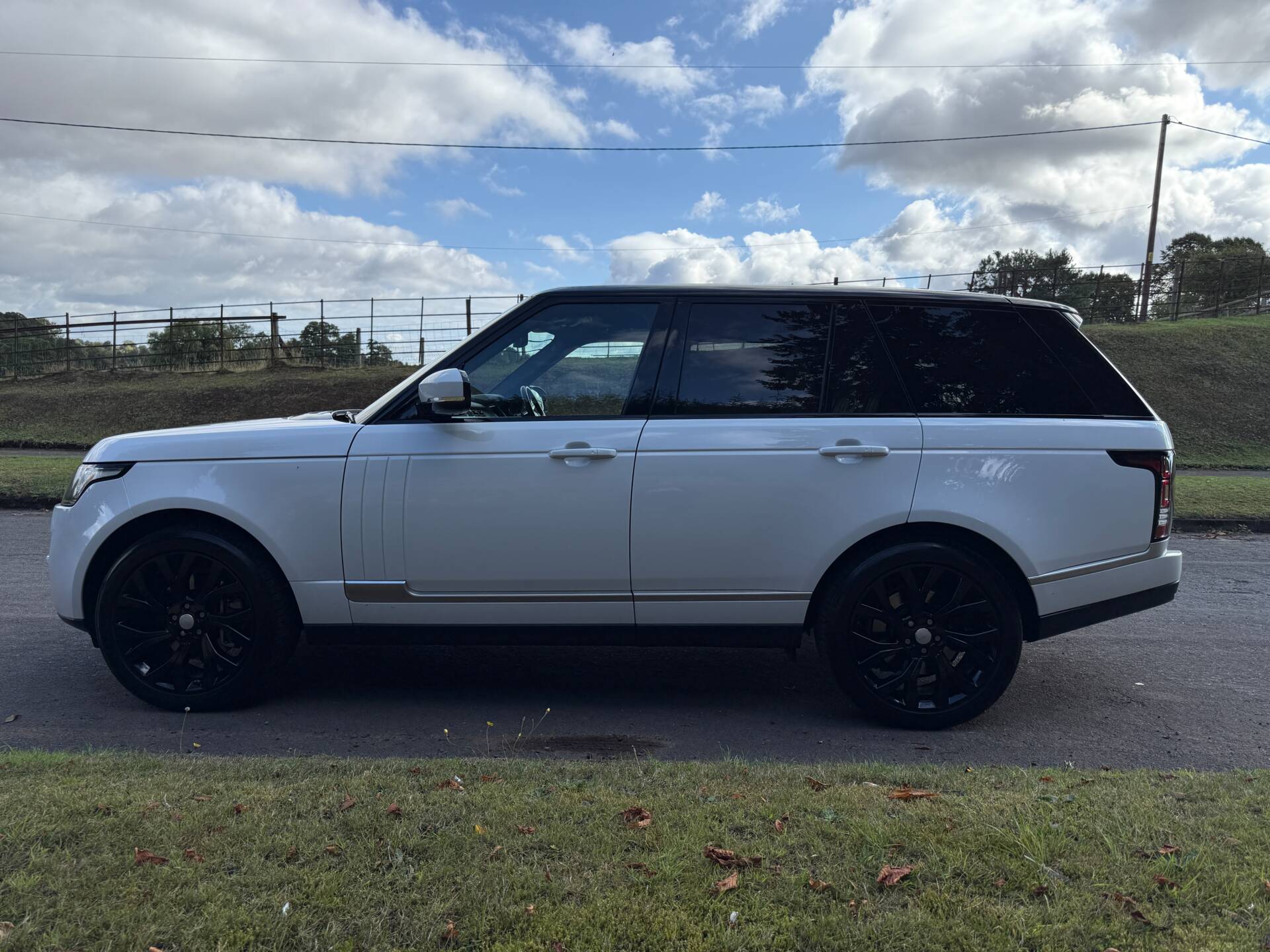 For Sale: Land Rover Range Rover Vogue TDV6 (2015) offered for $38,754