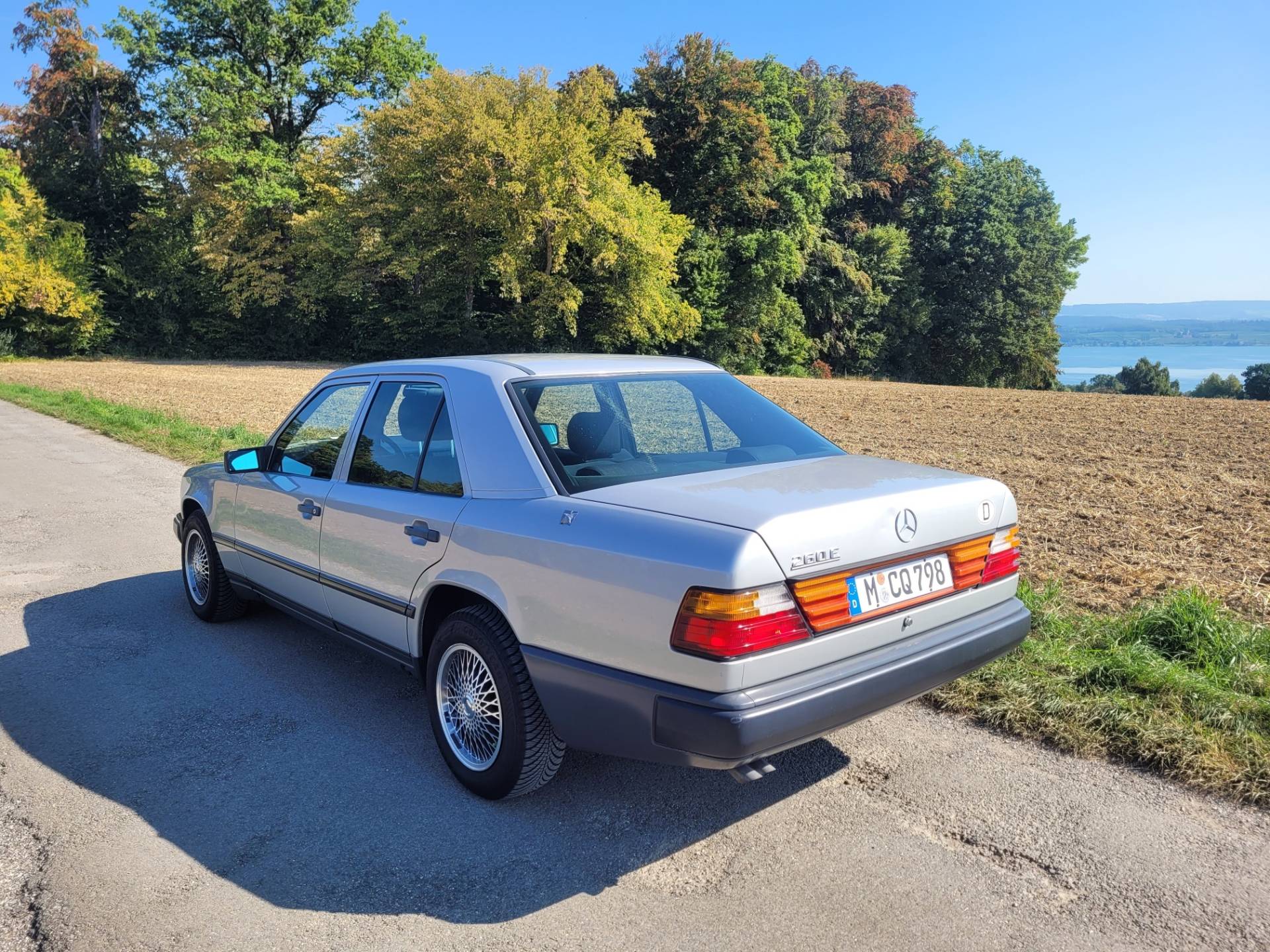 For Sale: Mercedes-Benz 260 E (1988) offered for £8,209