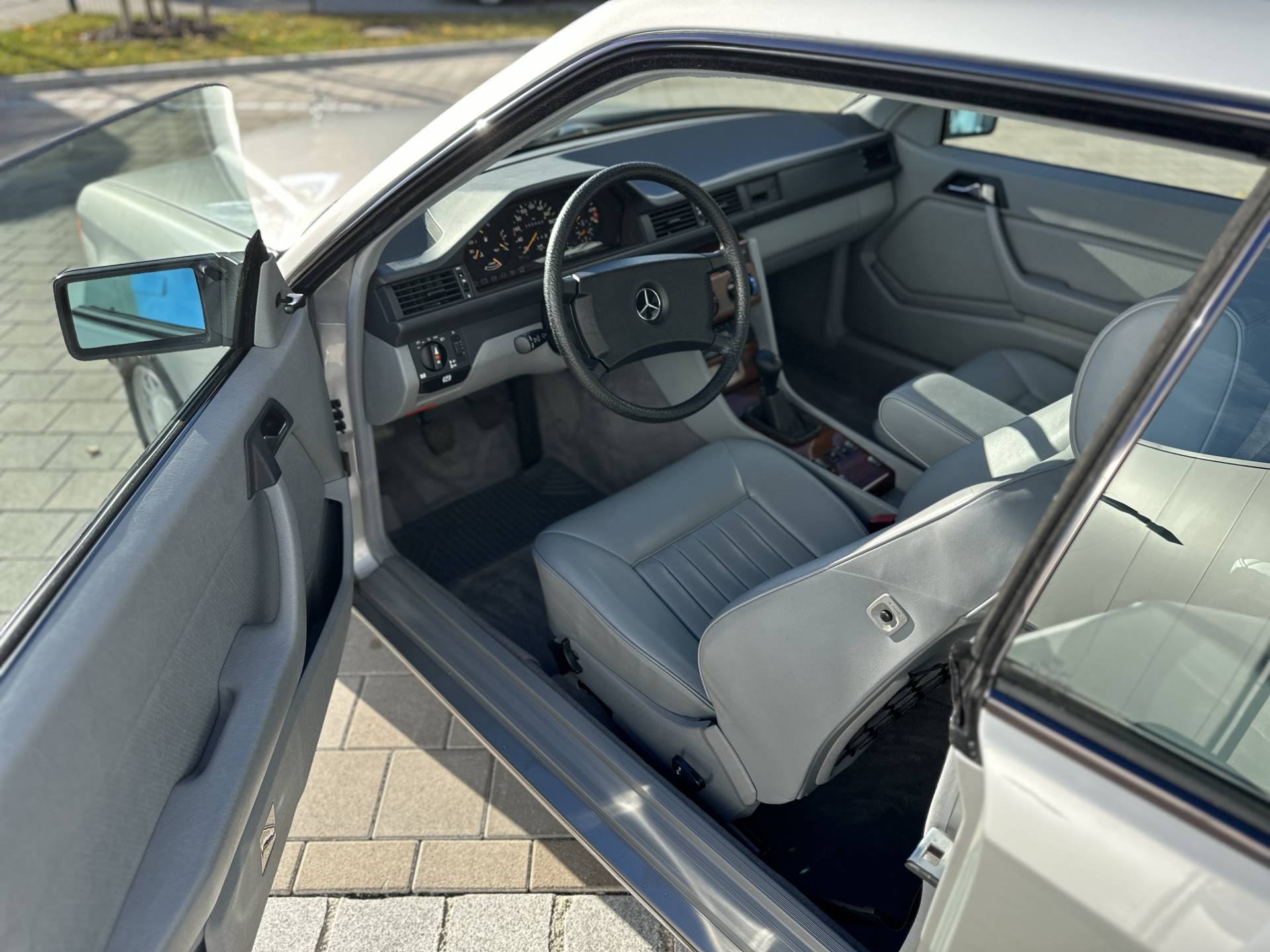 For Sale: Mercedes-Benz 230 CE (1988) offered for £42,065