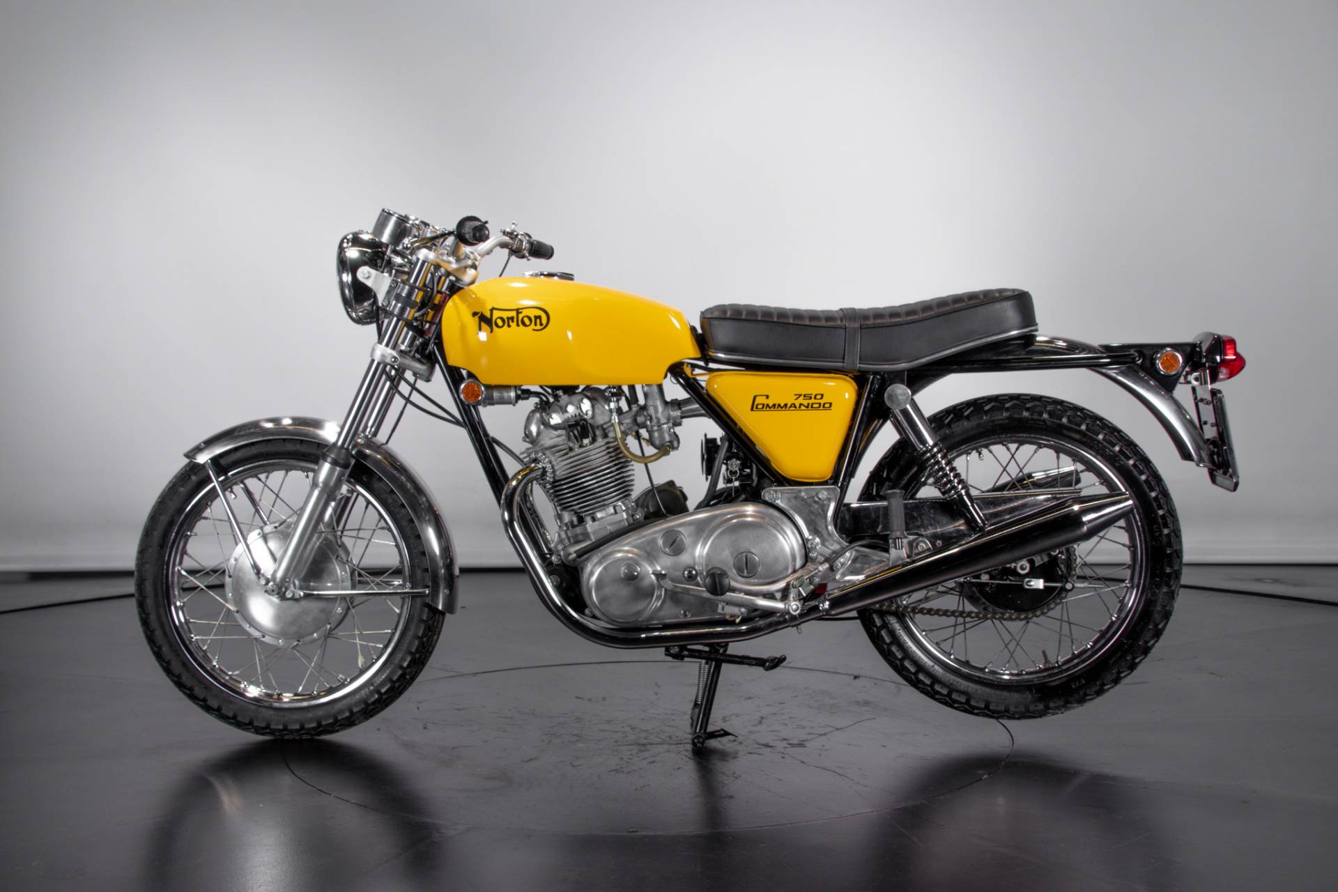 Norton Commando 750 Roadster (1970) für 18.400 EUR kaufen