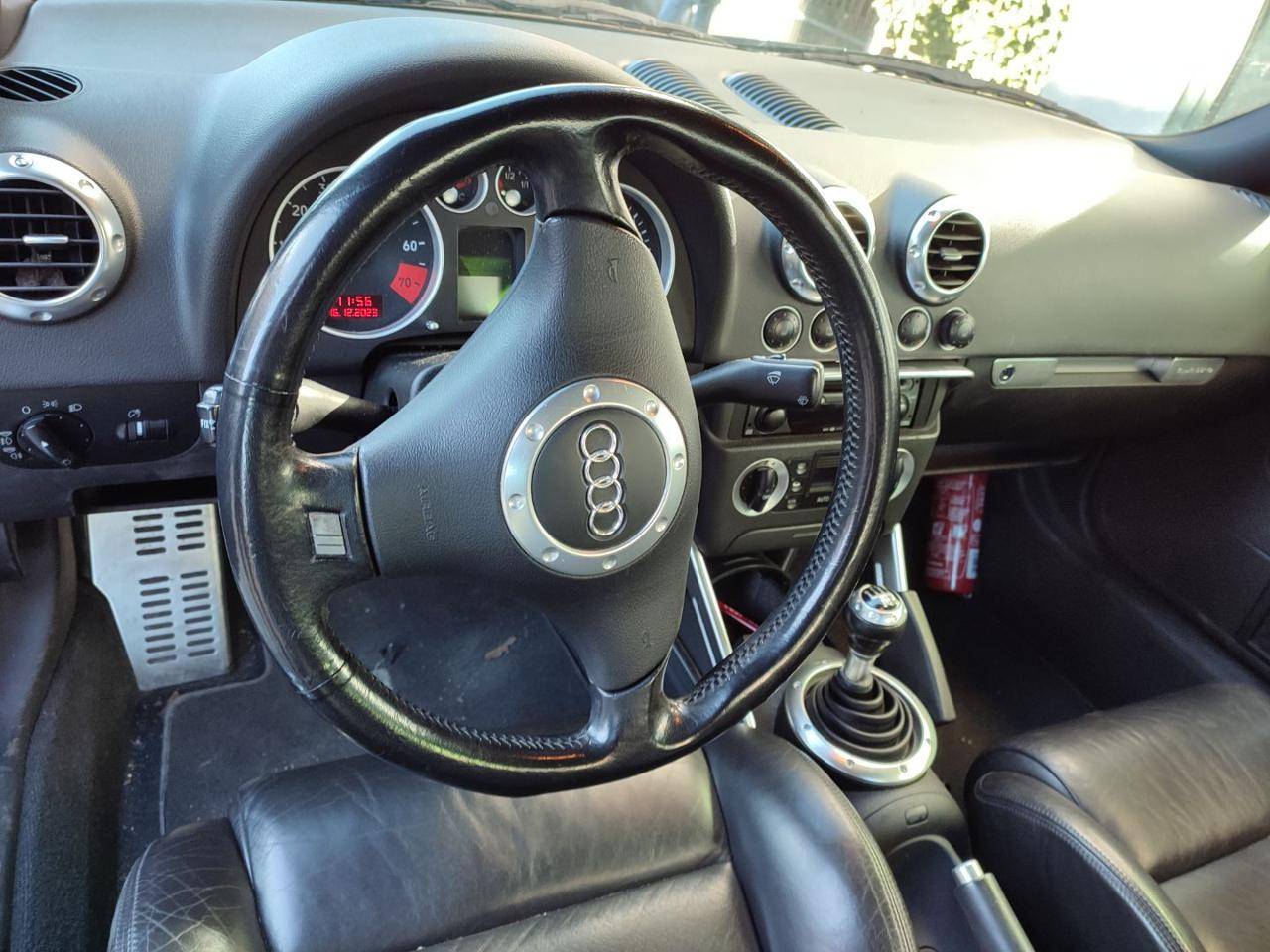 En venta: Audi TT 1.8 T (2000) offered for 10.999