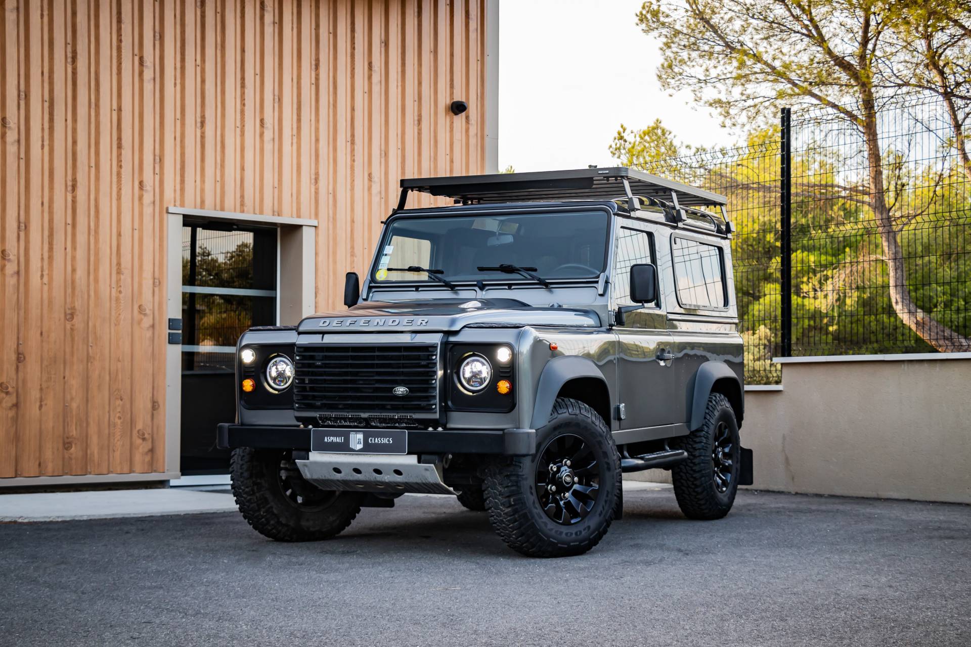 Land Rover Defender Classic Cars for Sale - Classic Trader