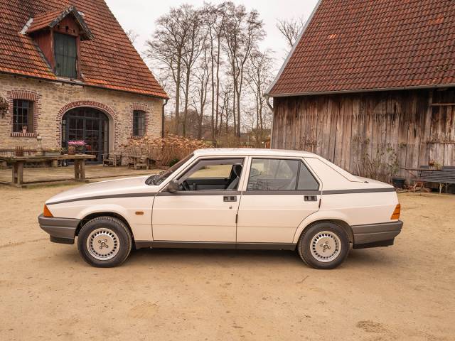 Alfa Romeo 75 Classic Cars for Sale - Classic Trader