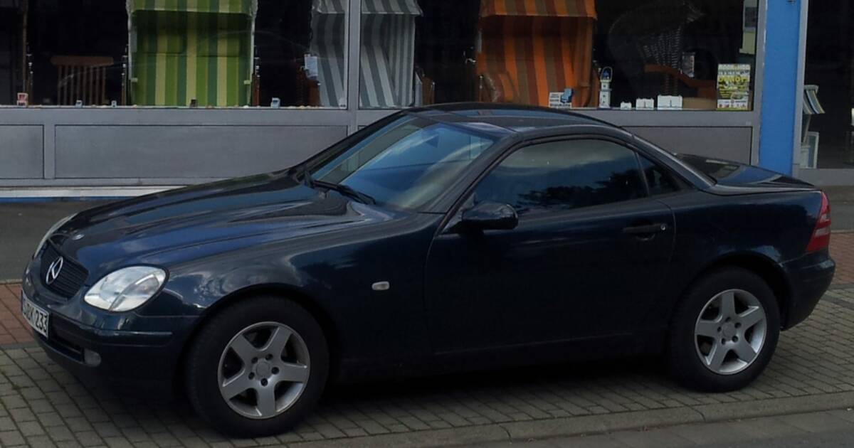 For Sale: Mercedes-Benz SLK 200 (1998) offered for £2,108