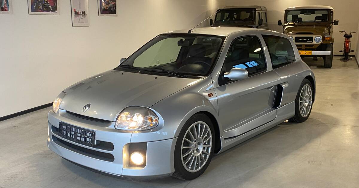 For Sale: Renault Clio II V6 (2001) offered for £73,755