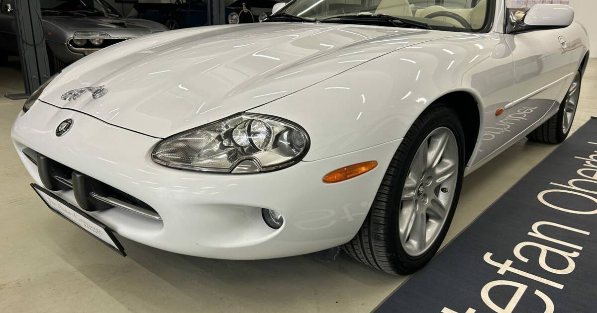 For Sale: Jaguar XK8 4.0 (1997) offered for £24,055