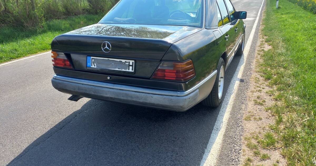 For Sale: Mercedes-Benz 300 D Turbo (1991) offered for £5,109