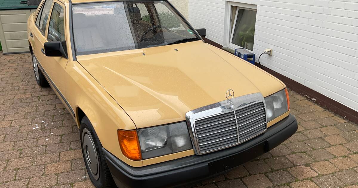 For Sale: Mercedes-Benz 260 E (1986) offered for £4,825
