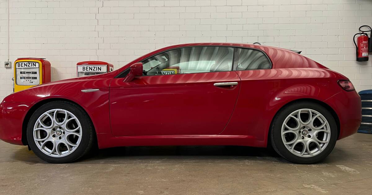 For Sale: Alfa Romeo Brera 2.2 JTS (2006) offered for £8,350