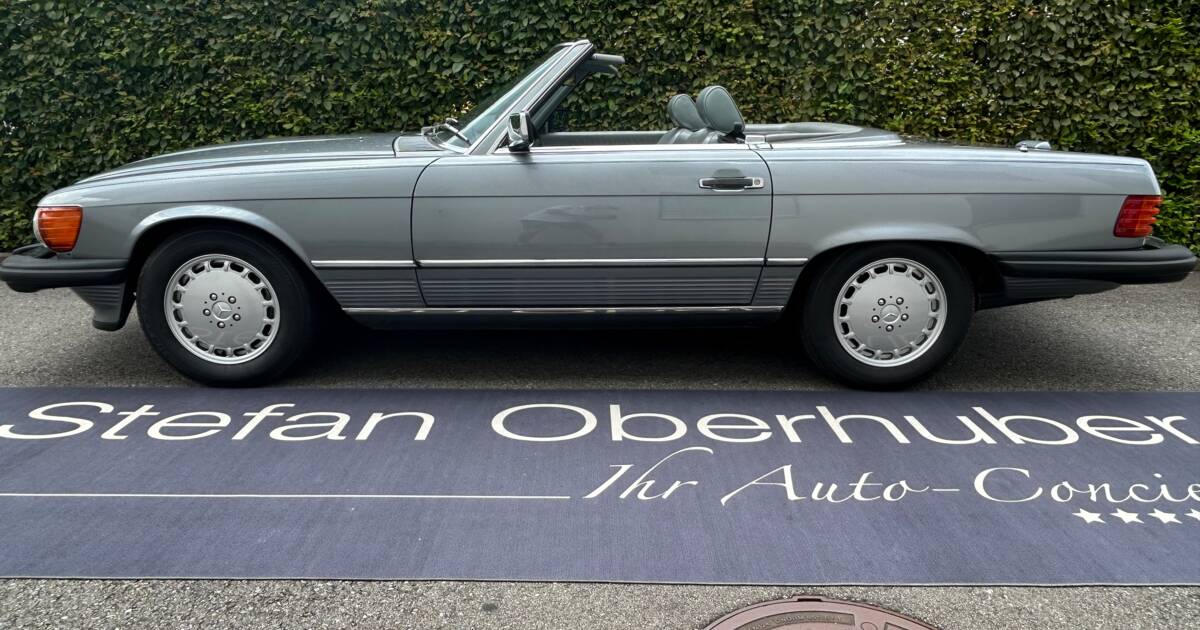 For Sale: Mercedes-Benz 560 SL (1989) offered for £40,714
