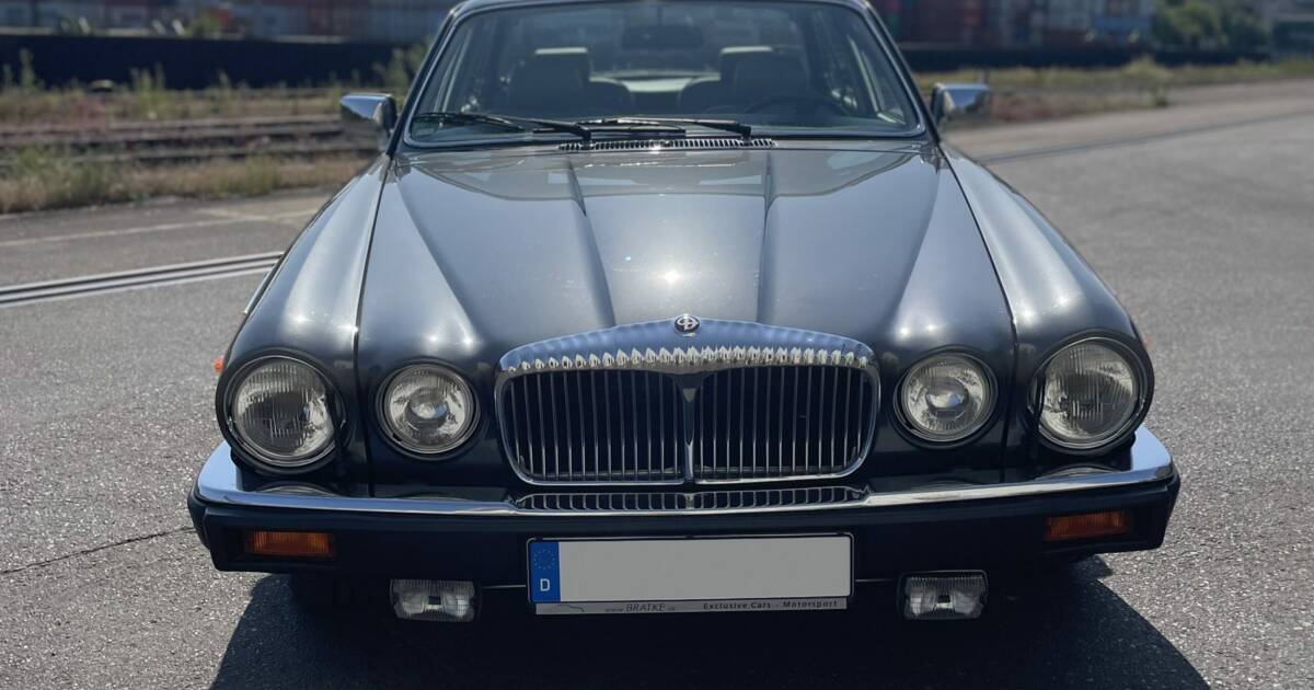 For Sale: Daimler Double Six (1992) offered for £104,004