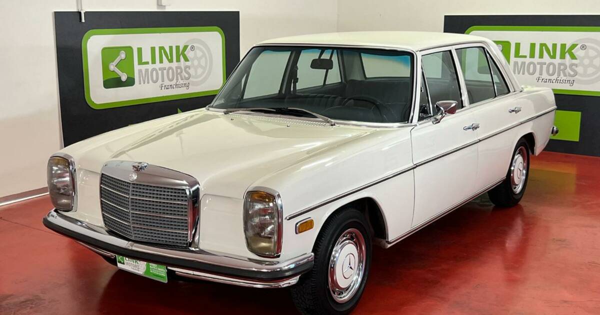 For Sale: Mercedes-Benz 220 D (1972) offered for £8,236