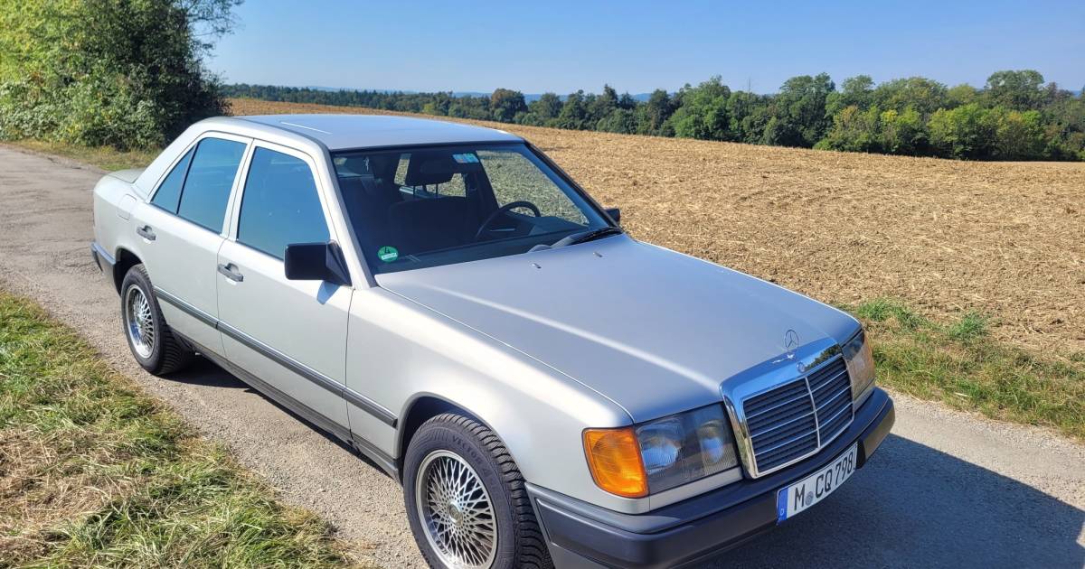 For Sale: Mercedes-Benz 260 E (1988) offered for £8,209