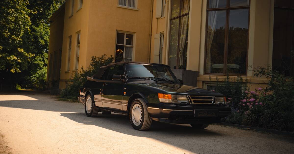 For Sale: Saab 900 S (1992) offered for £14,667