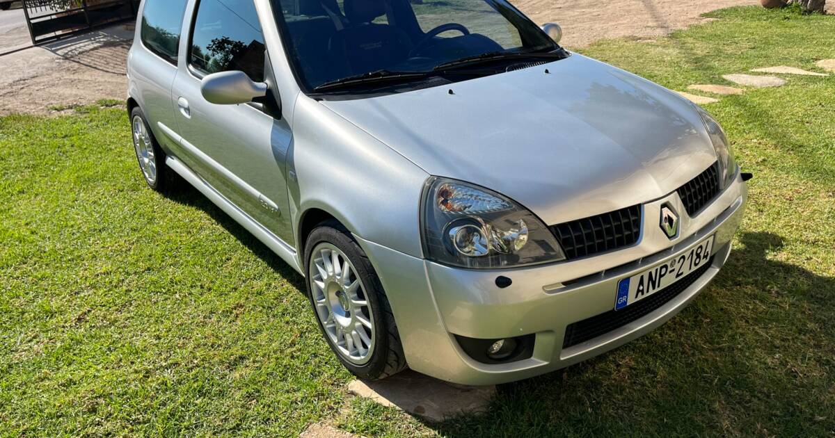 En venta: Renault Clio II 2.0 16V Sport (2004) offered for 9000